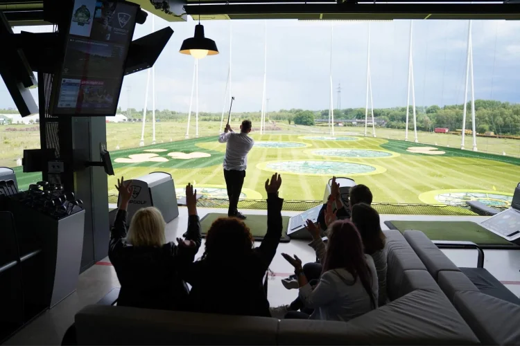 Elegantes Topgolf Oberhausen Angebote Bilder